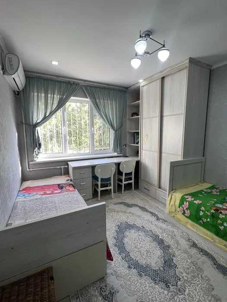 Срочно сдается 3/2/4 квартира 60 м²  Ор-р: Бизнес центр-UzOman  (США)