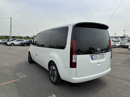 Hyundai  STARIA 9 кишилик