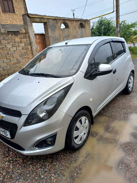 Продаётся авто SPARK 2015 года метан газ