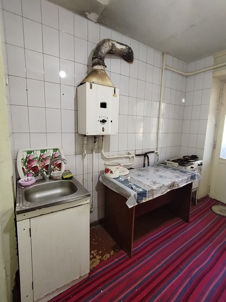 СРОЧНО ПРОДАЕТСЯ Чирчик ш. 1 м/н Октябр 4-этаж 2х янги планировка