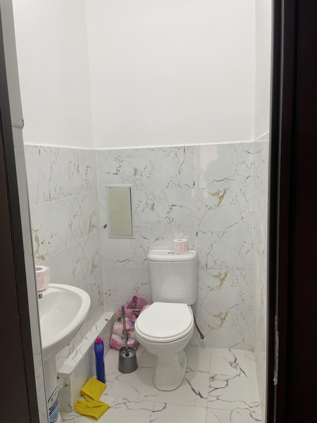 Arenda yangi qurilgan dom Dubai orqasida 7 etaj lift bor