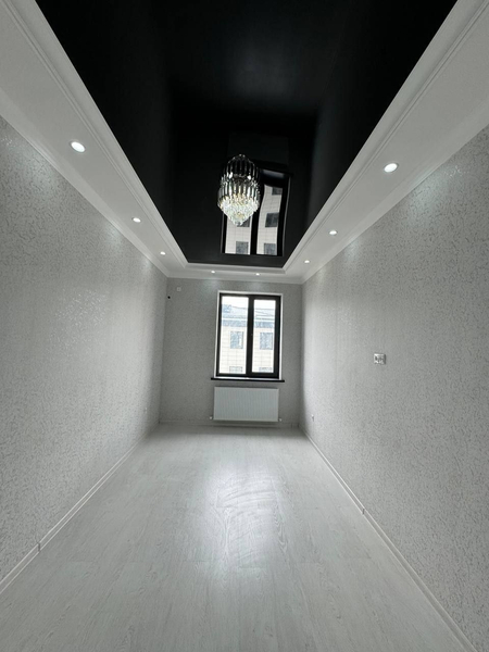 3 xonali 8 qavatda 93m² 7 mikrayon xaytek remont