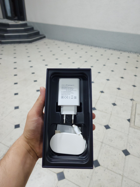 Vivo V25e.  Holati yangi. Хotira 8+8/128. Farg'ona