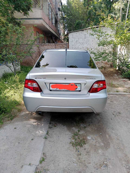 Nexia 2 1.6 sotiladi