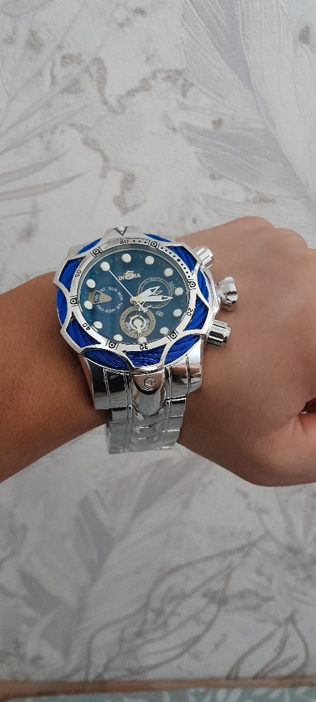 INVICTA часы новый
