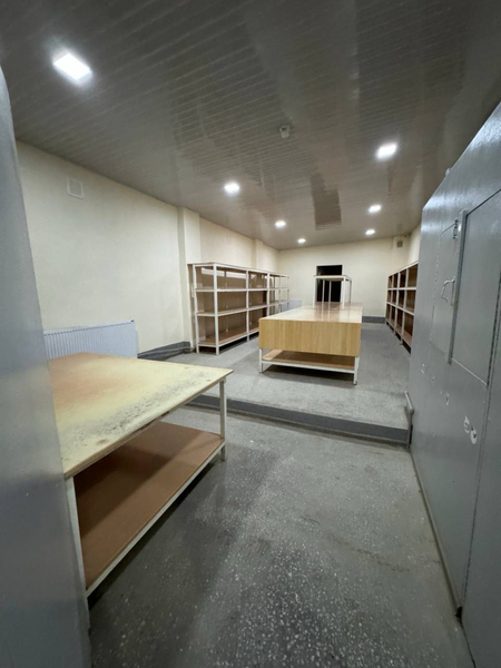 Продается база 1050кв с офисами и складами в центре