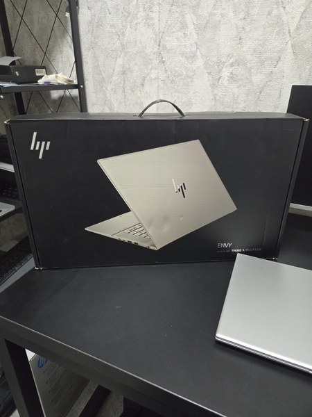 HP Envy 16 RTX 4060 + Monitor