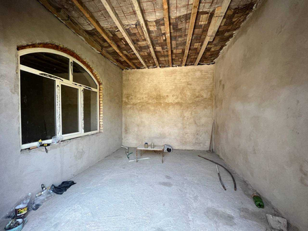5 sotiqli qurilishi tugallanmagan uchastka sotiladi