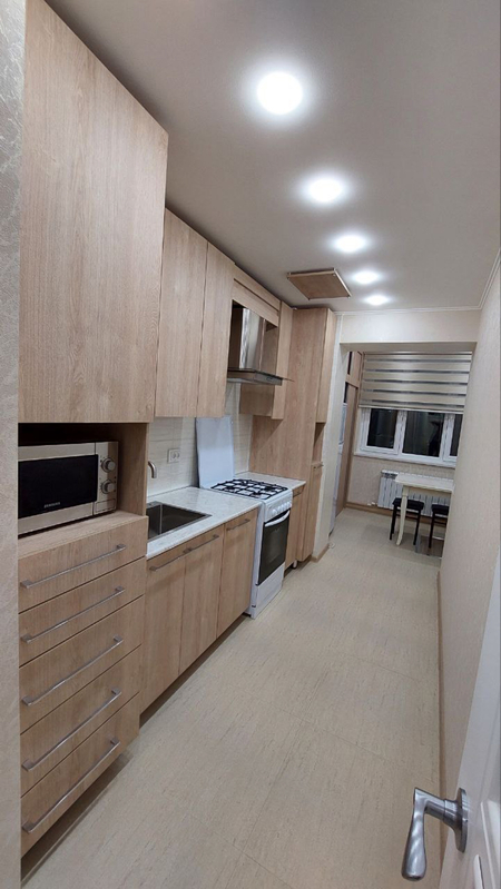 Торговый центр КОМПАС.   2 х комнатная аренда