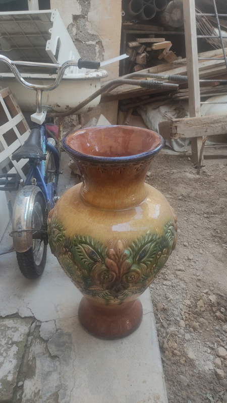 Продам напольную вазу