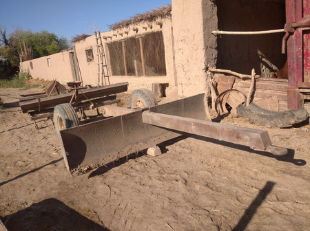 Traktor MTZ hamma narsasi bilan sotiladi