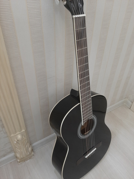 Классическая чёрная гитара Veston