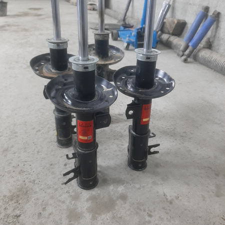 Cobalt oldi orqa amartizatorlar sotiladi.