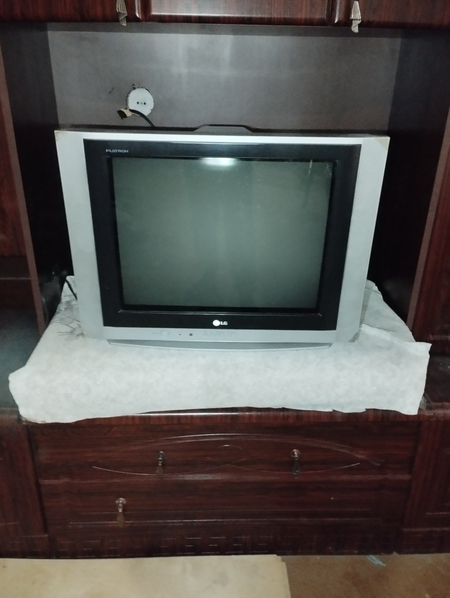 Televizor sotiladi