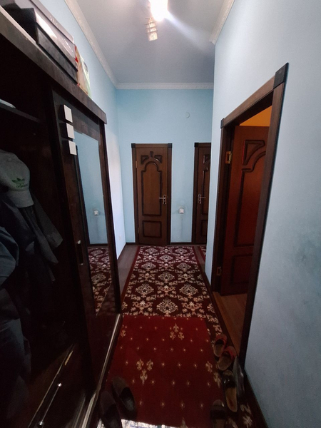 2-xonali 1-qavat \\nBazi jihozlari qoladi.\\n4-qavatli yangi g\\\'ishtli dom.