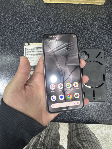 nothing phone pamit 8.256g holati yahwi karopka dak bor oqip tel qli