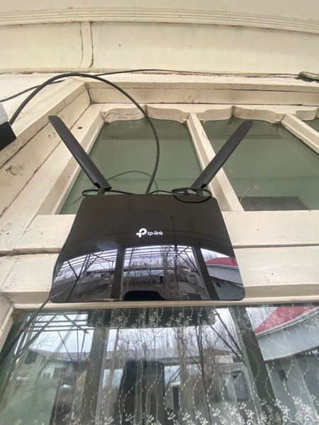 Wifi router tplink mr400