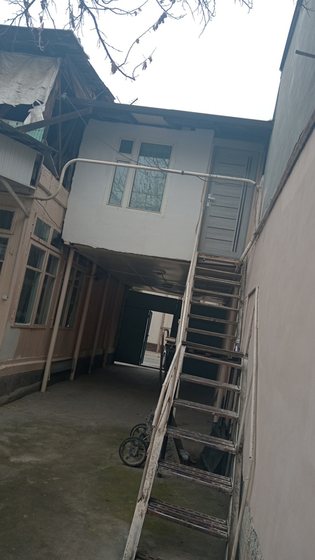 Uy sotildi yunsobot tuman bodomzorda joylashgan