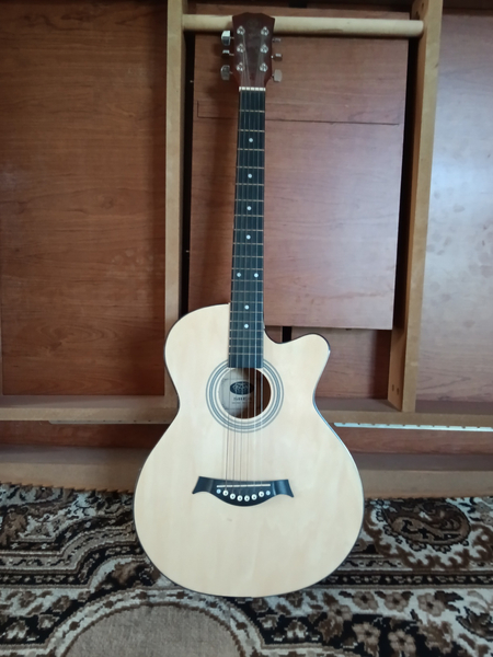 Gitara sotiladi 39 razmer