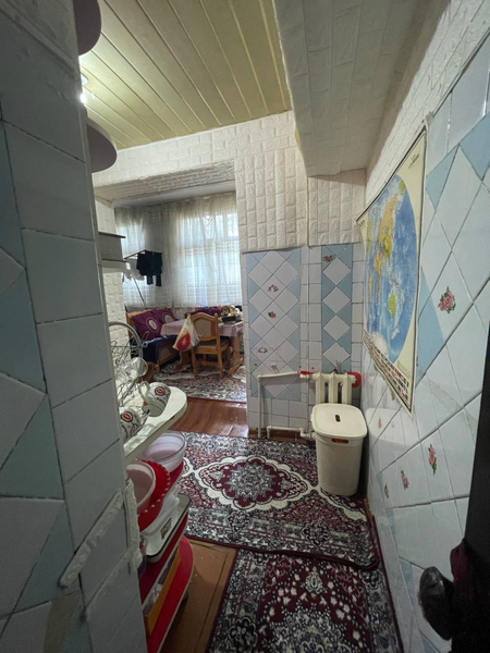 Продам Чиланзар 8 2-4-4 балкон 2х6