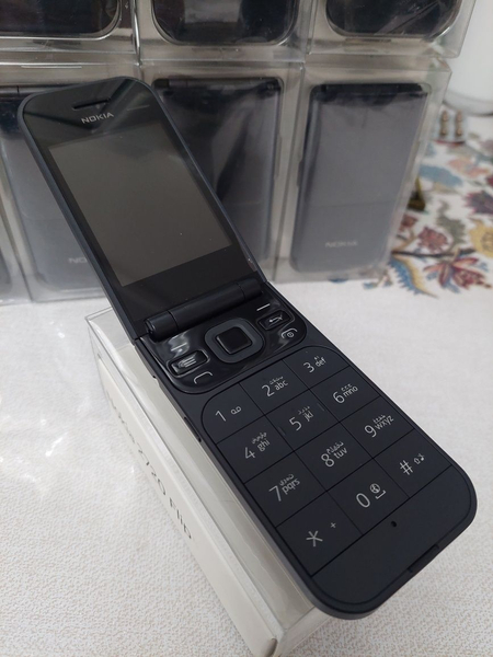 Новый / Yengi Telefon Nokia Flip 2720/ Uz imei / Sifat