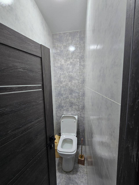 Продаётся Срочно Под Офис Дархан ор-р Дархон Авиню 79.кв