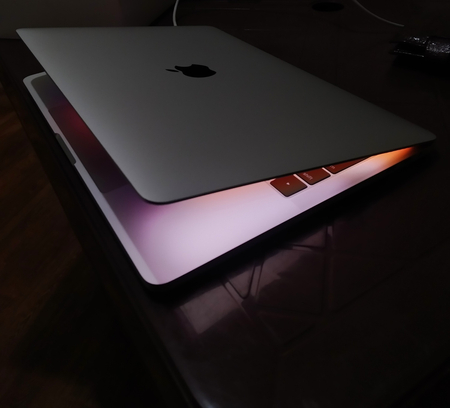 MacBook Pro 14. Touch Bar/Touch iD. Space Gray. Или на iPhone.