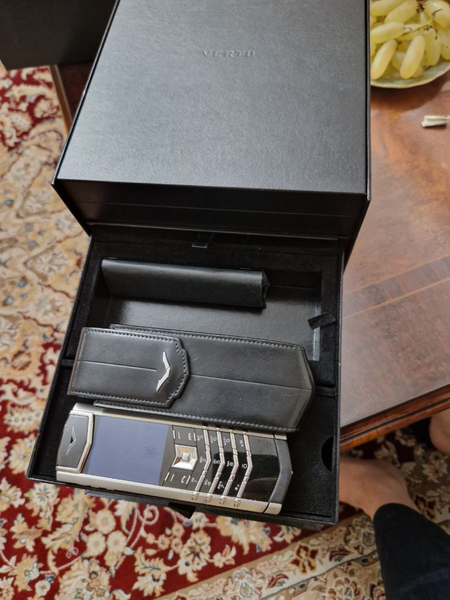 Продается Vertu signature