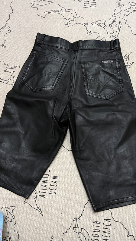 Кожаные шорты от Versace 36 размер xs-s