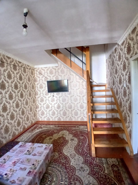 3 xonali kvartira sotiladi