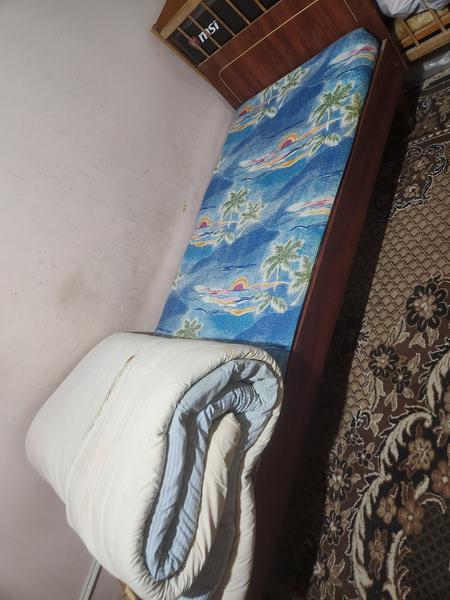 Срочно продам кровать и кроватку