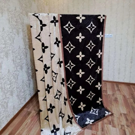 В наличии мягкие пледы
