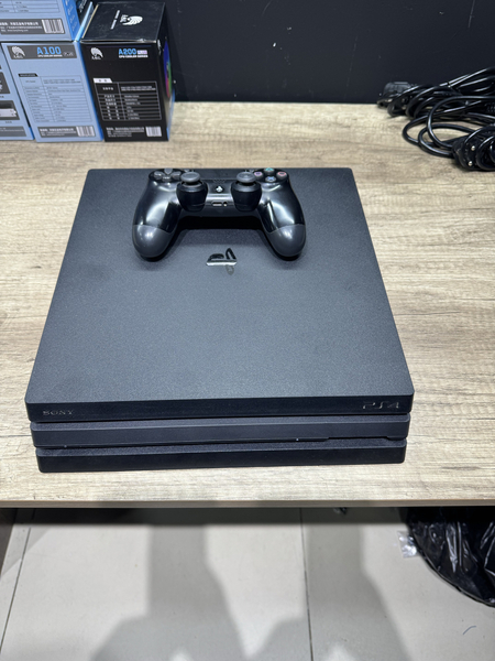 Playstation 4 pro 1 TB 4K