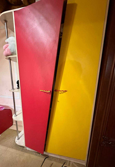 Продам детскую мебель в среднем состояние комплект
