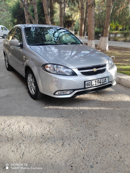 Lacetti 1.8 Jentra qilingan.