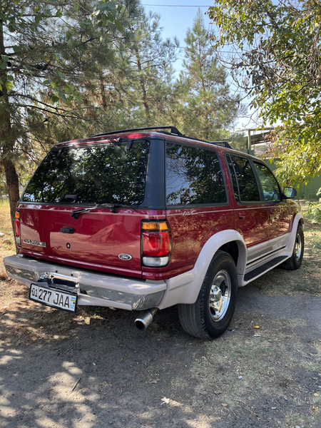 Ford Explorer в идеальном состоянии!!