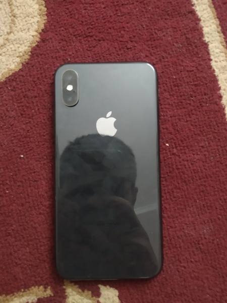 iPhone xs.    64