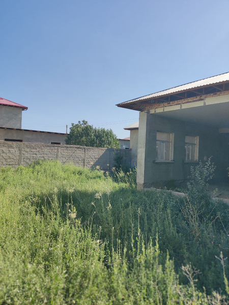 6-ga uchastka sotiladi