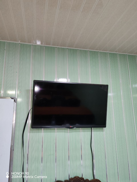 TV LG. Doska. Tumochka