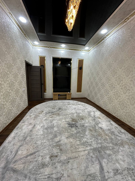 Продаётся 1-комнатная с подвалом 40+40м² 5 мкр. 1 этаж с хорошим евро