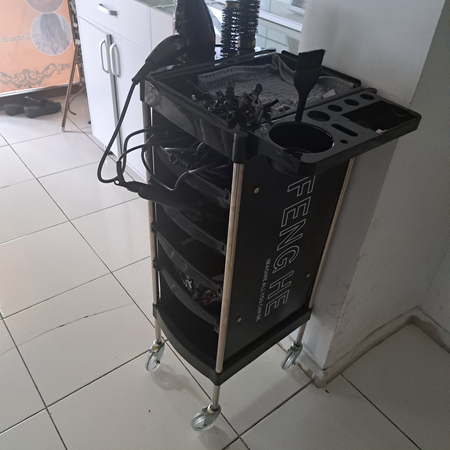 продам помошницу салон красоты