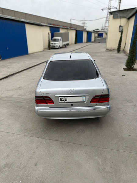 Mercedes Benz W210