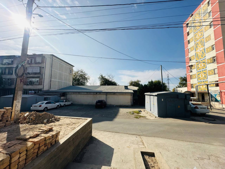 Срочно продается Нежелое помещение с землей 6.5 участок