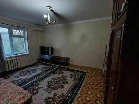 Ц7 1 комнатная .Т. +не торец рядом пристижная школа 110 балкон есть
