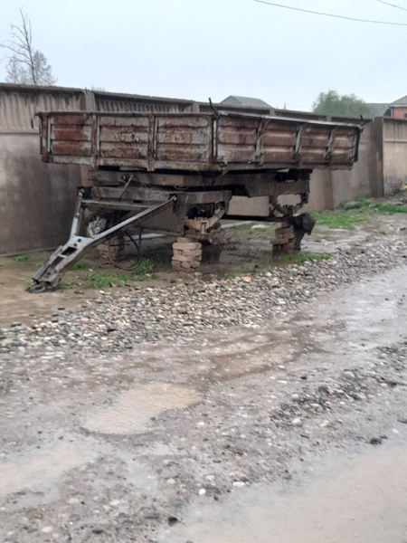 Traktor sotiladi t 28