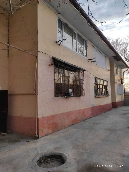 Yangiyol shaxarda 2-xonali dom sotiladi srochno