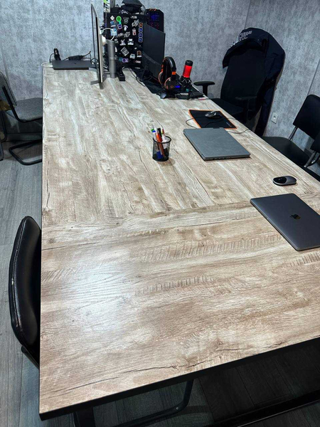 Ofis va o\\\'quv markaz uchun stol, Holati juda yaxshi