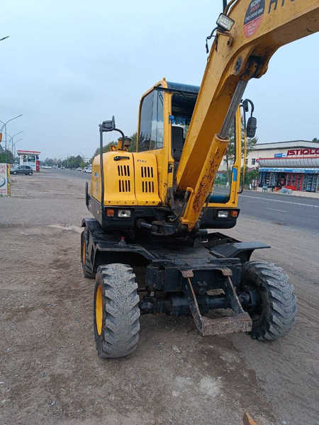 Экскаватор HYUNDAI 555 сотилади