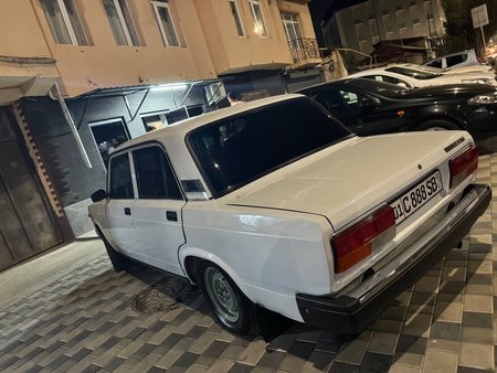 Vaz 2107 sotiladi