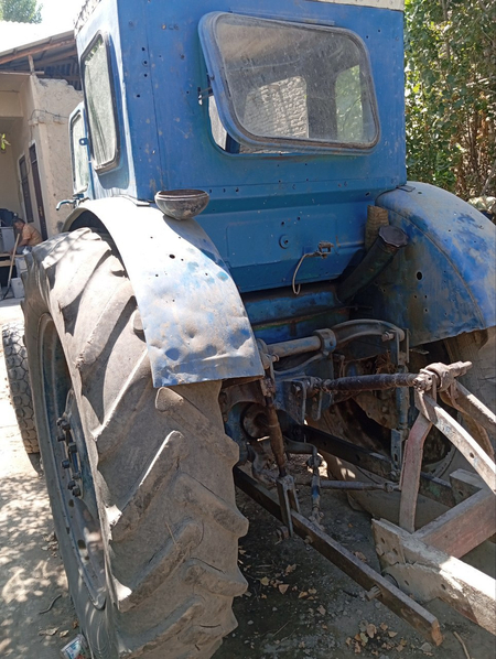 Traktor T 40 MTZ mator qoʻyilgan